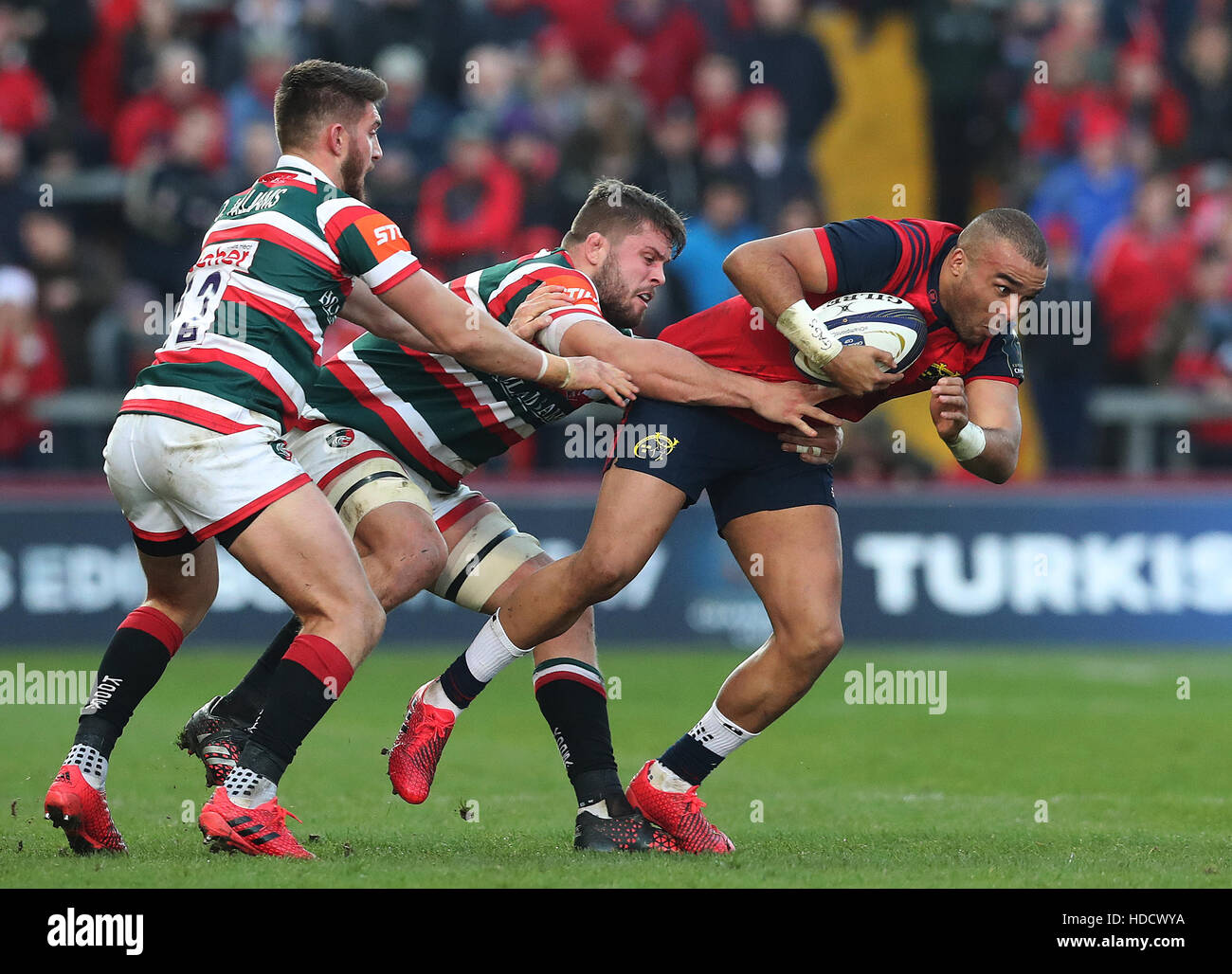Munster's Simon Zebo against Leicester's Owen Williams (left) and Ed ...
