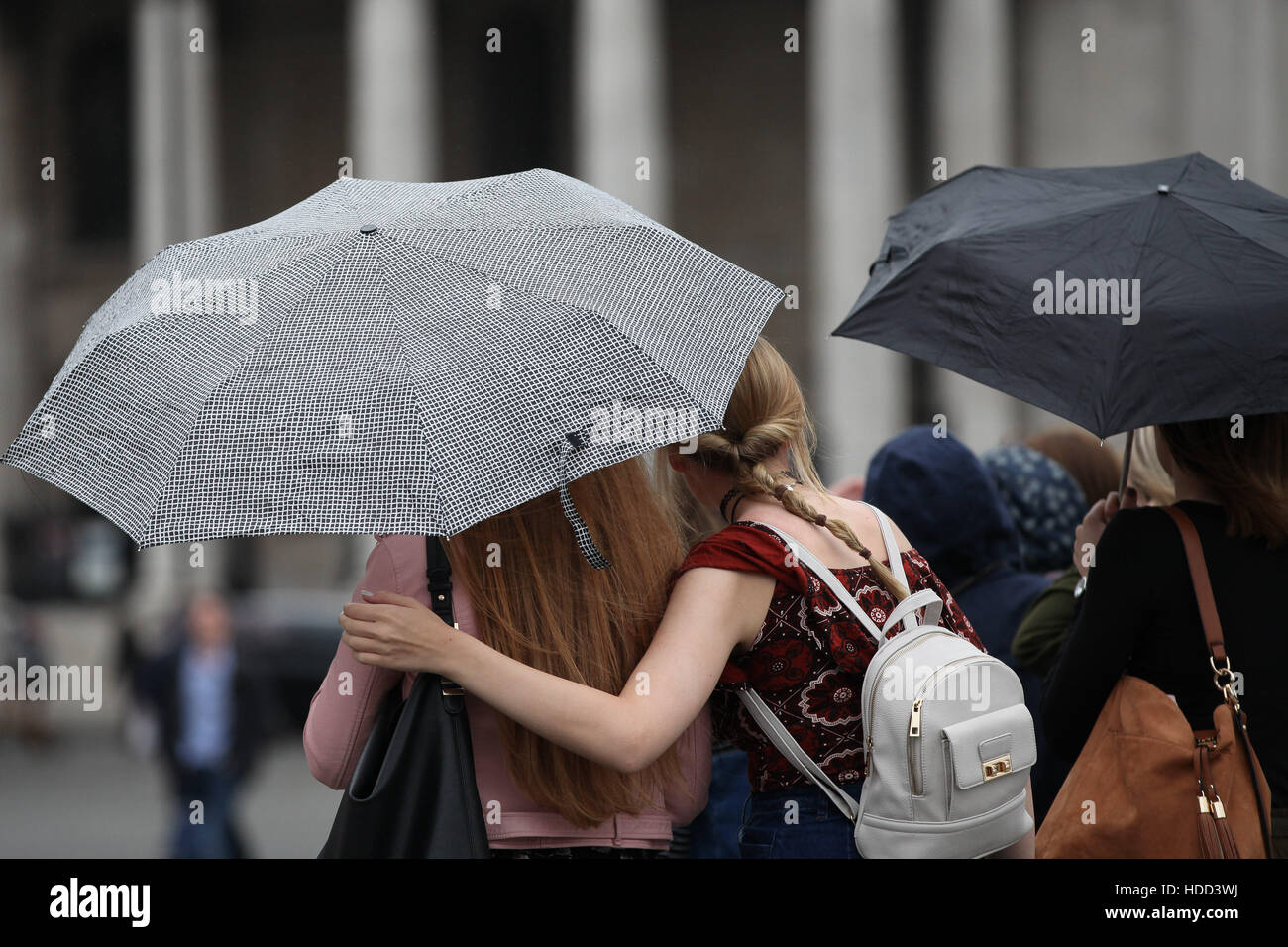 People in heavy rain and windy conditions in Trafalgar Square, London ...