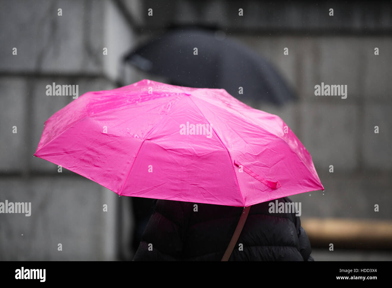 People in heavy rain and windy conditions in Trafalgar Square, London ...