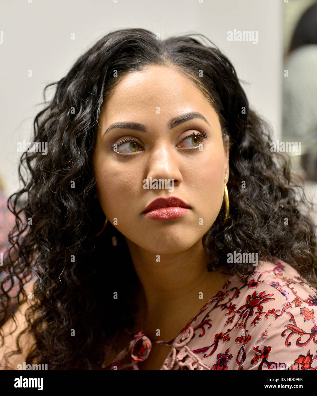 Ayesha Curry signs and discusses her first cookbook 'The Seasoned Life ...