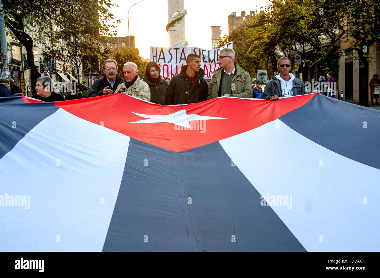 Rome, Italy. 10th Dec, 2016. Commemorative march for Fidel Castro with ...
