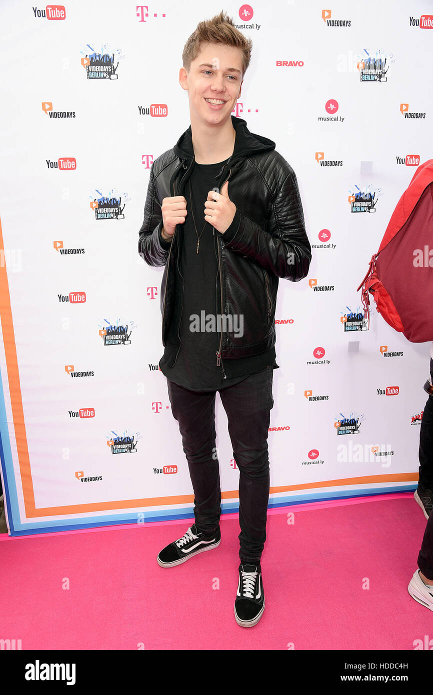 YouTube VideoDays at Metropolis Halle. Featuring: Jannik Brunke Where ...