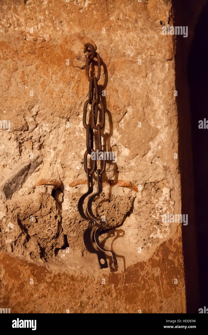 Medieval handcuffs hi-res stock photography and images - Alamy