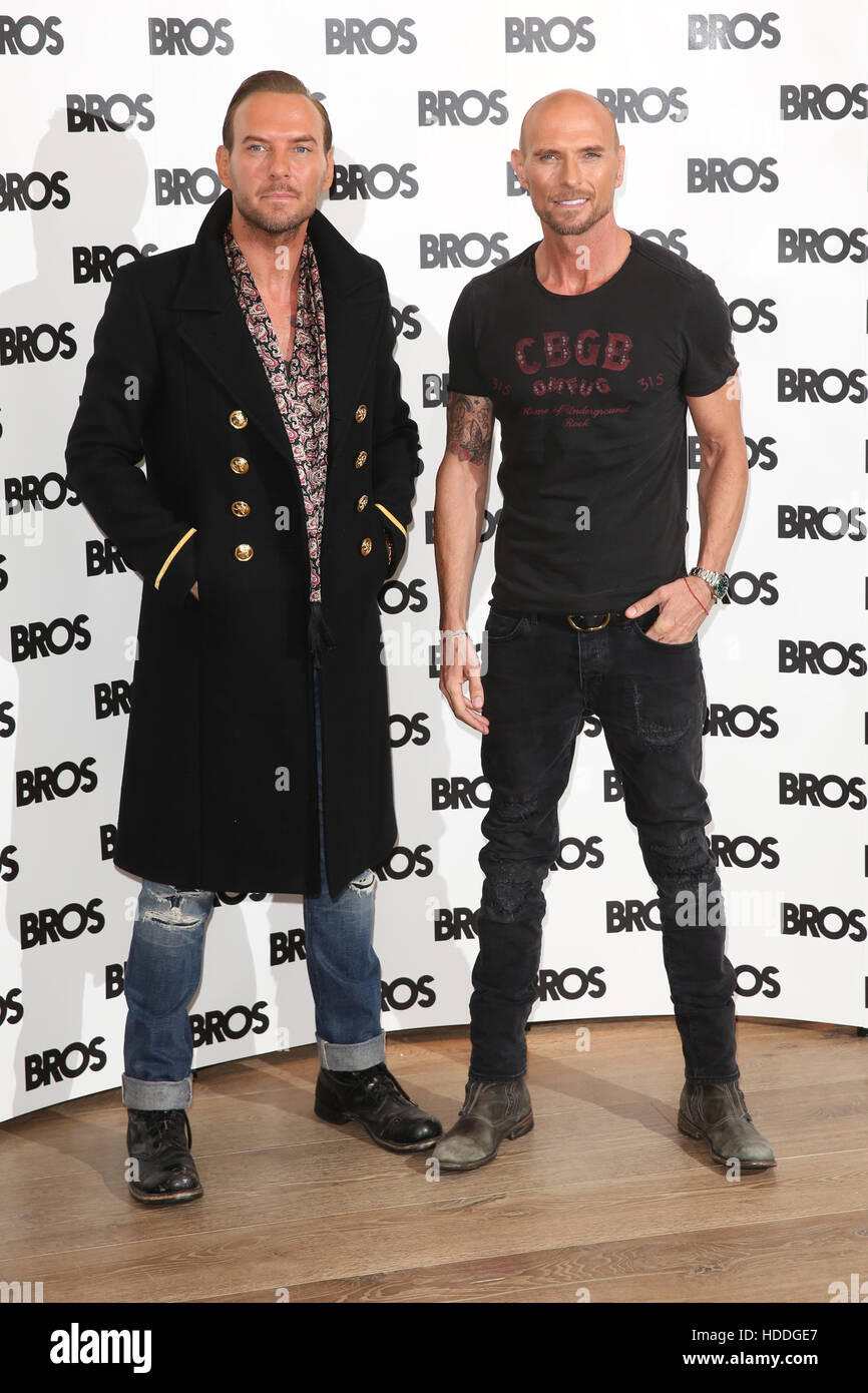 Bros reunion hi-res stock photography and images - Alamy