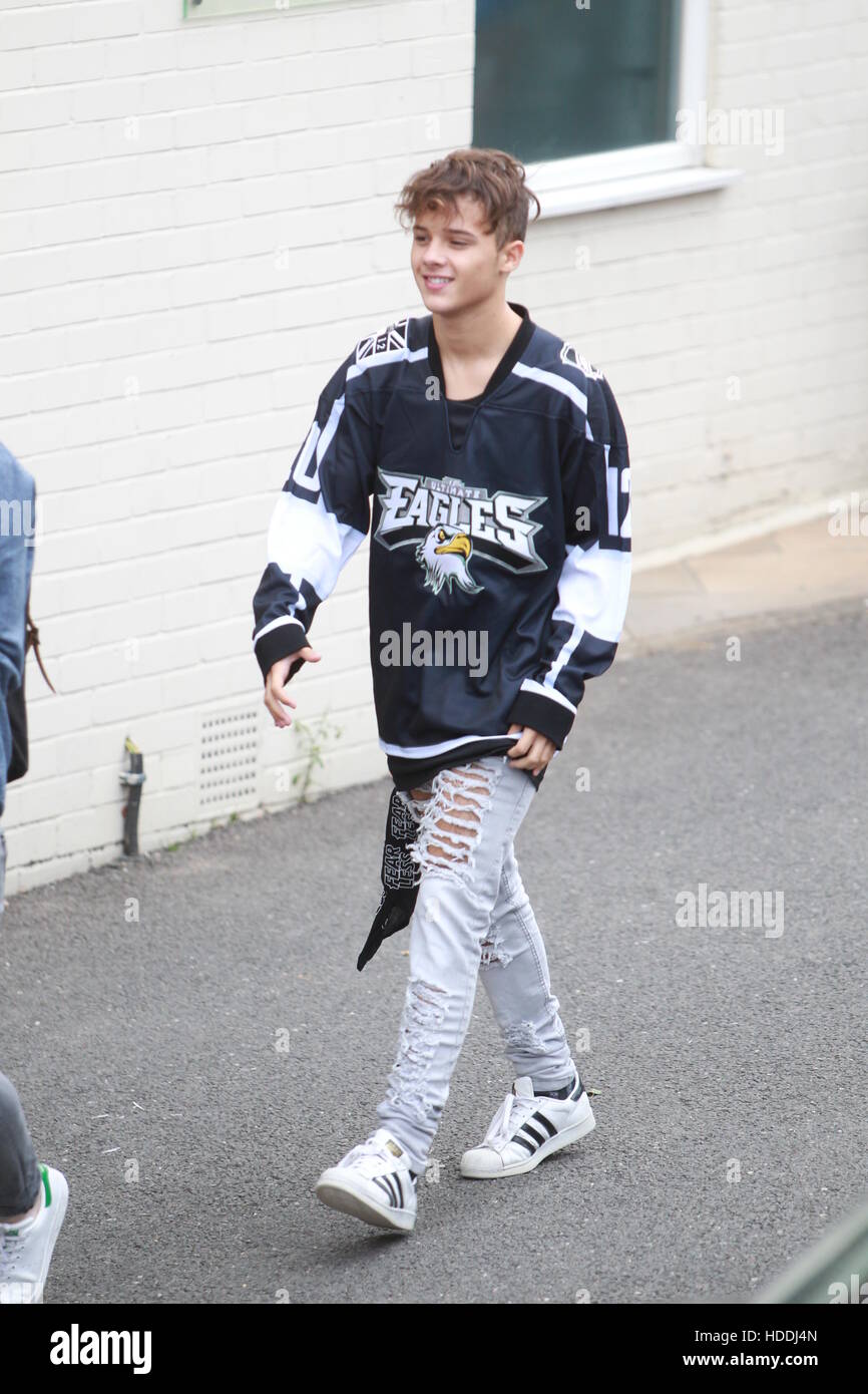 Contestants seen arriving at the Fountain Studios for the X Factor ...