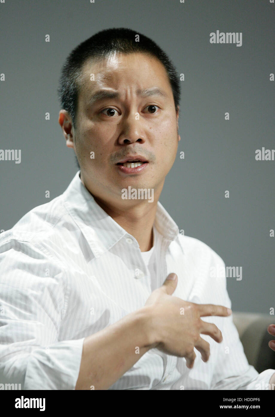 Tony Hsieh, CEO of Zappos.com, speaks during the 2010 Ernst & Young ...