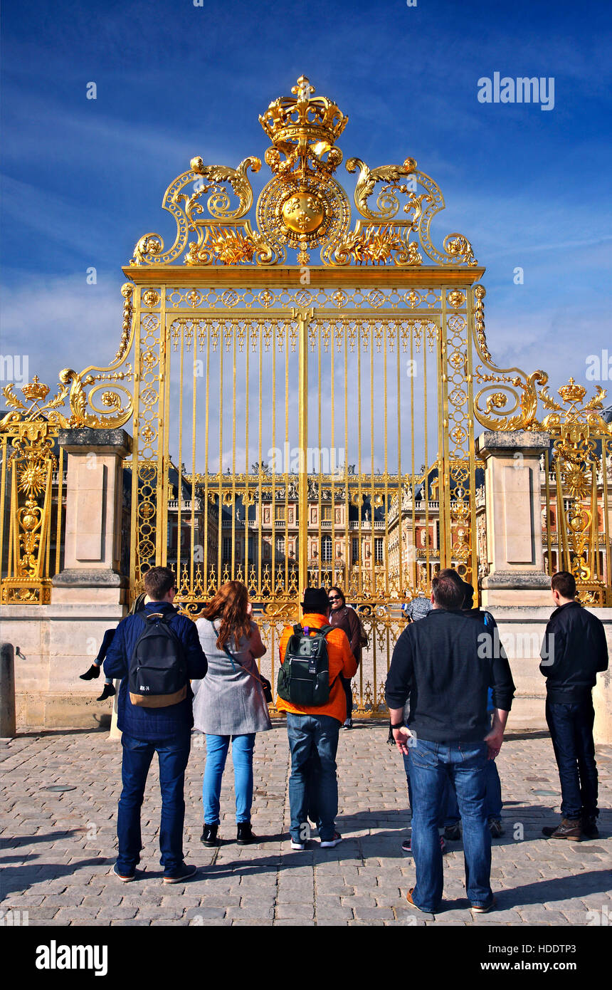 Golden gates of versailles palace hi-res stock photography and images ...