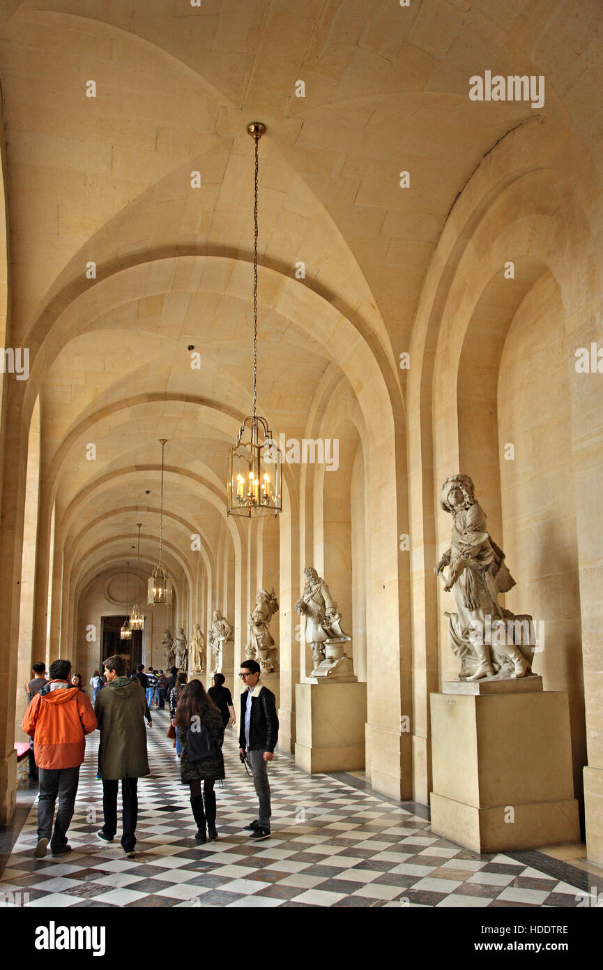 Statues in chateau de versailles hi-res stock photography and images ...