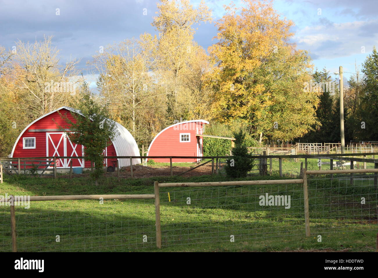 Farm quonset hi-res stock photography and images - Alamy
