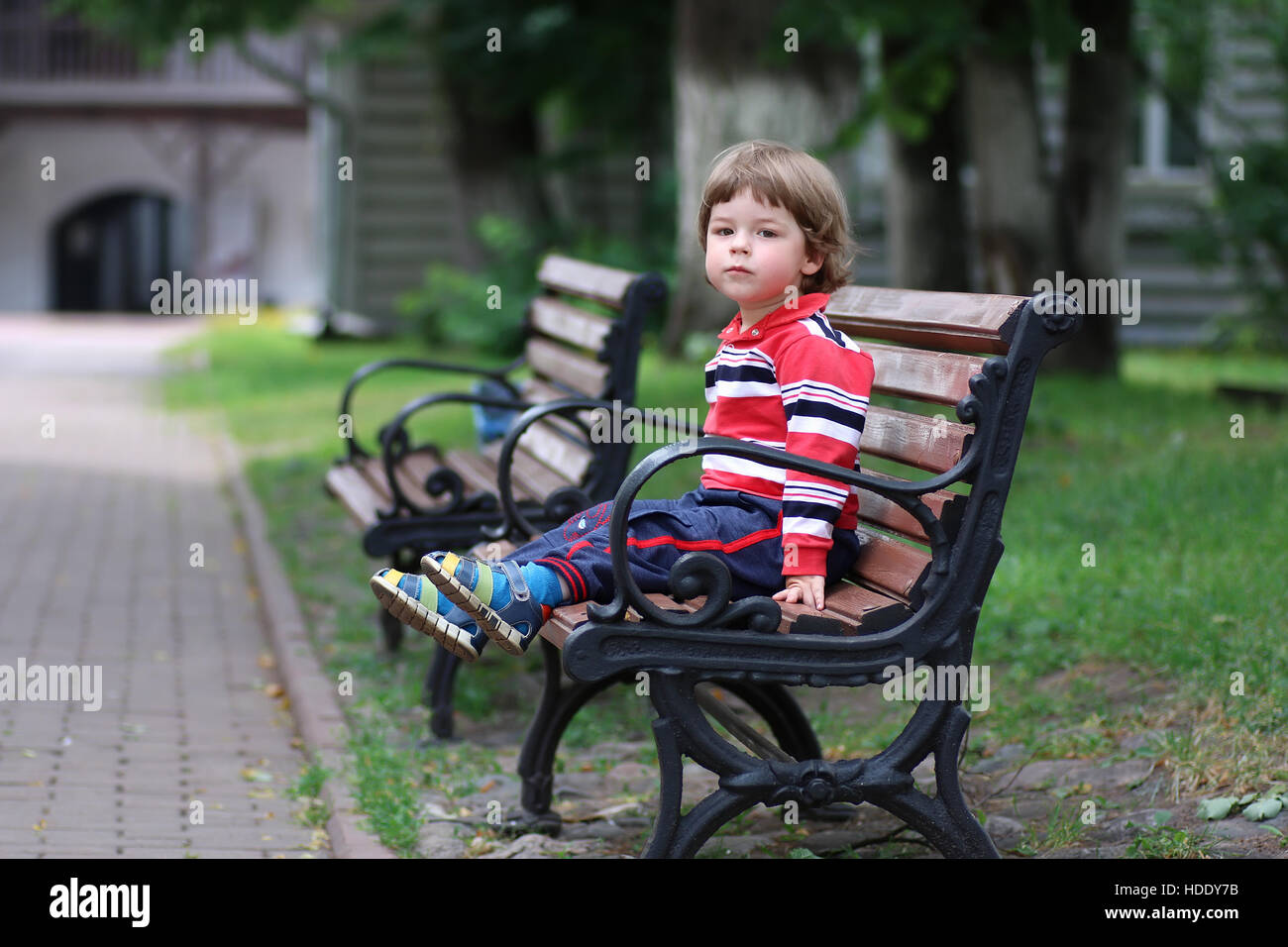 boy kid bench parl alone Stock Photo - Alamy