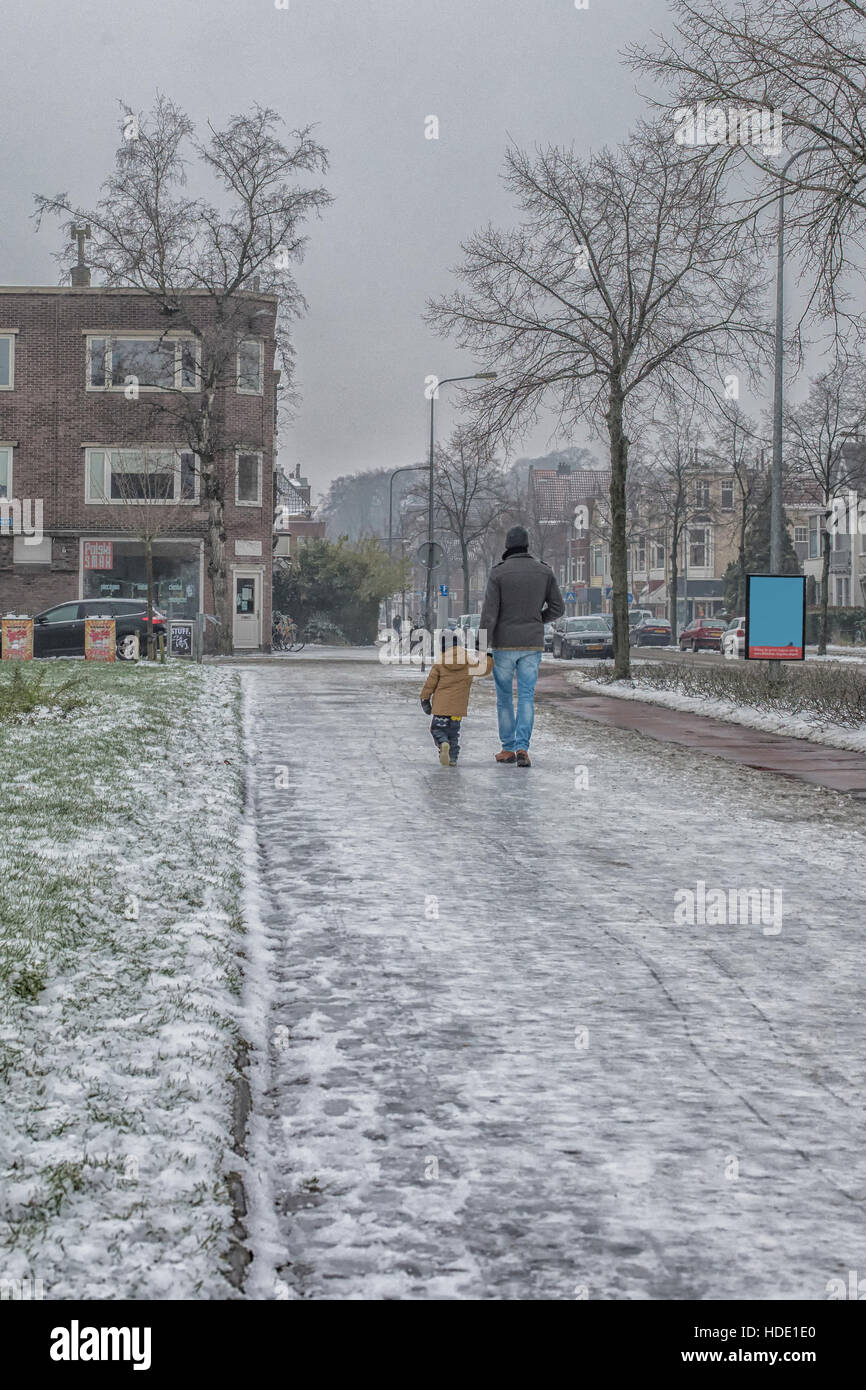 Frozen street hi-res stock photography and images - Alamy