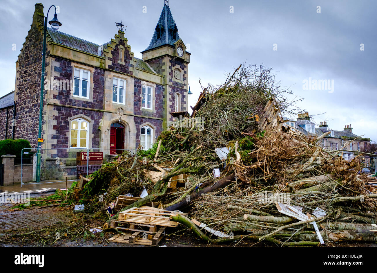 Building the Biggar Hogmanay Bonfire - possibly the biggest in Britain ...