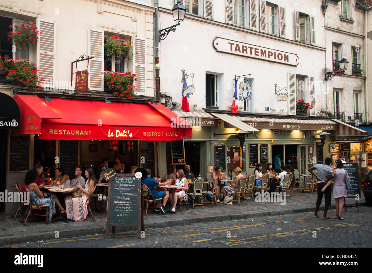 People in french bars paris hi-res stock photography and images - Alamy