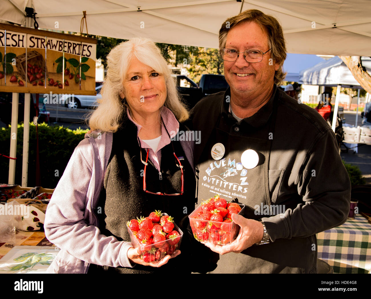 Downtown fruit stand hi-res stock photography and images - Alamy