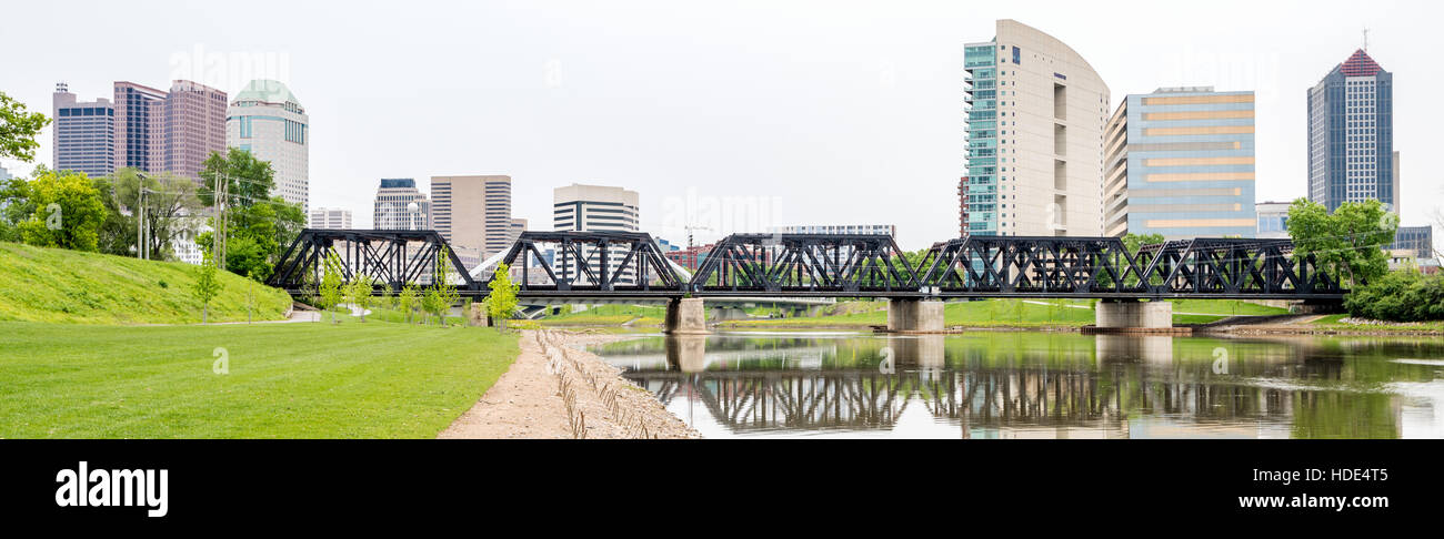Columbus Ohio with railroad bridge and river Stock Photo - Alamy