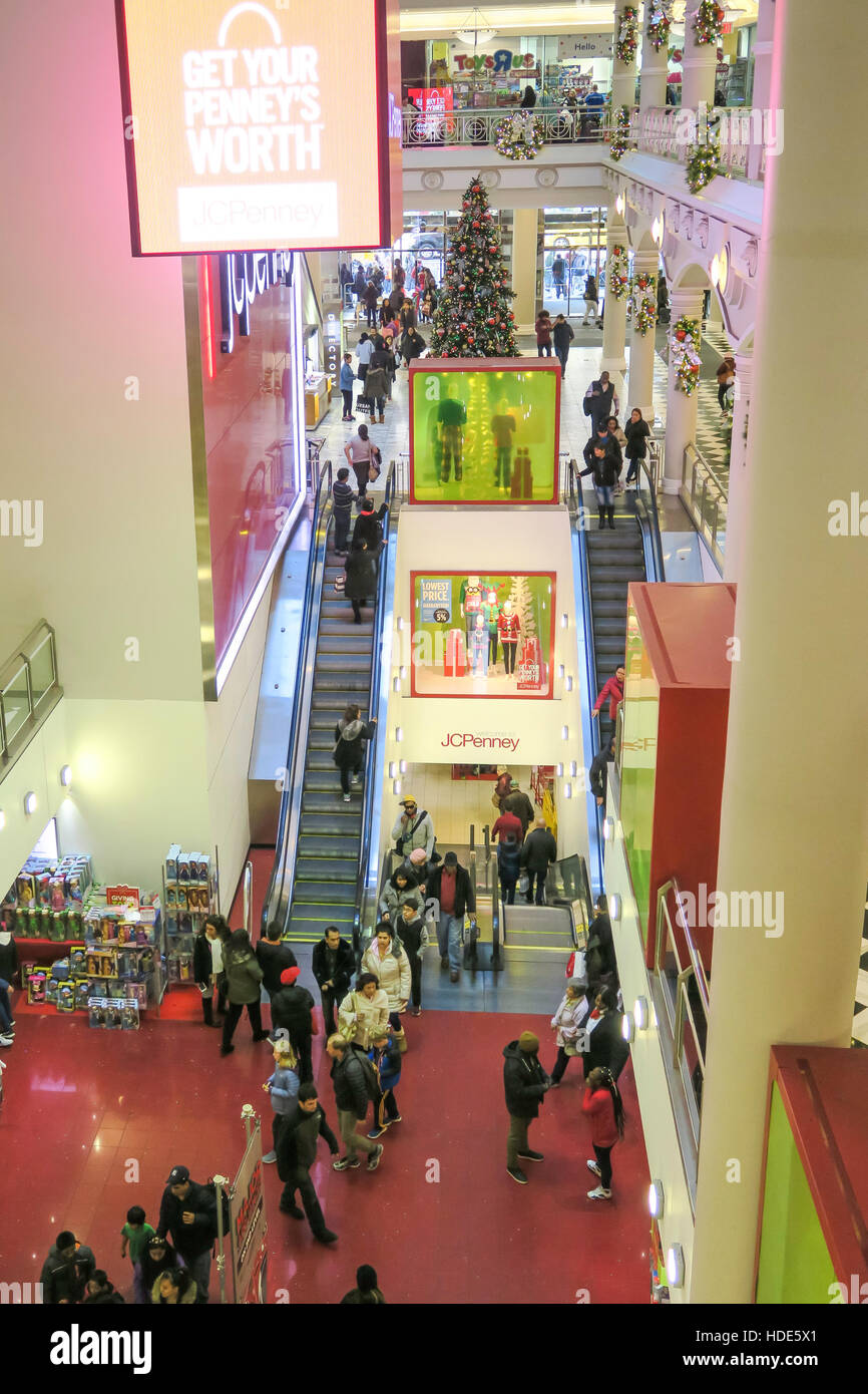 Manhattan Mall during the Holiday Season on Avenue of the Americas, NYC ...