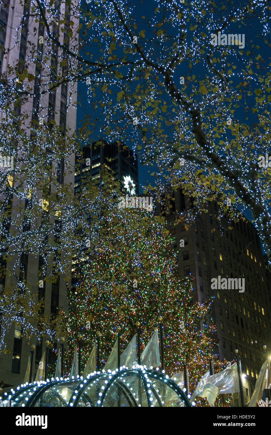 The tree at rockefeller center hi-res stock photography and images - Alamy