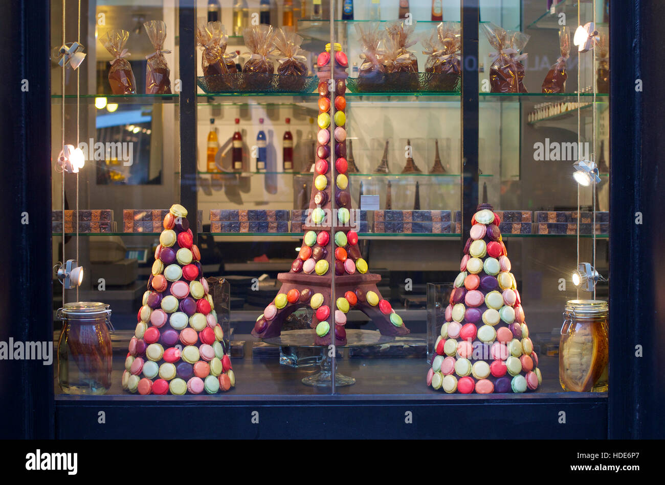 Macarons france shop french hi-res stock photography and images - Alamy