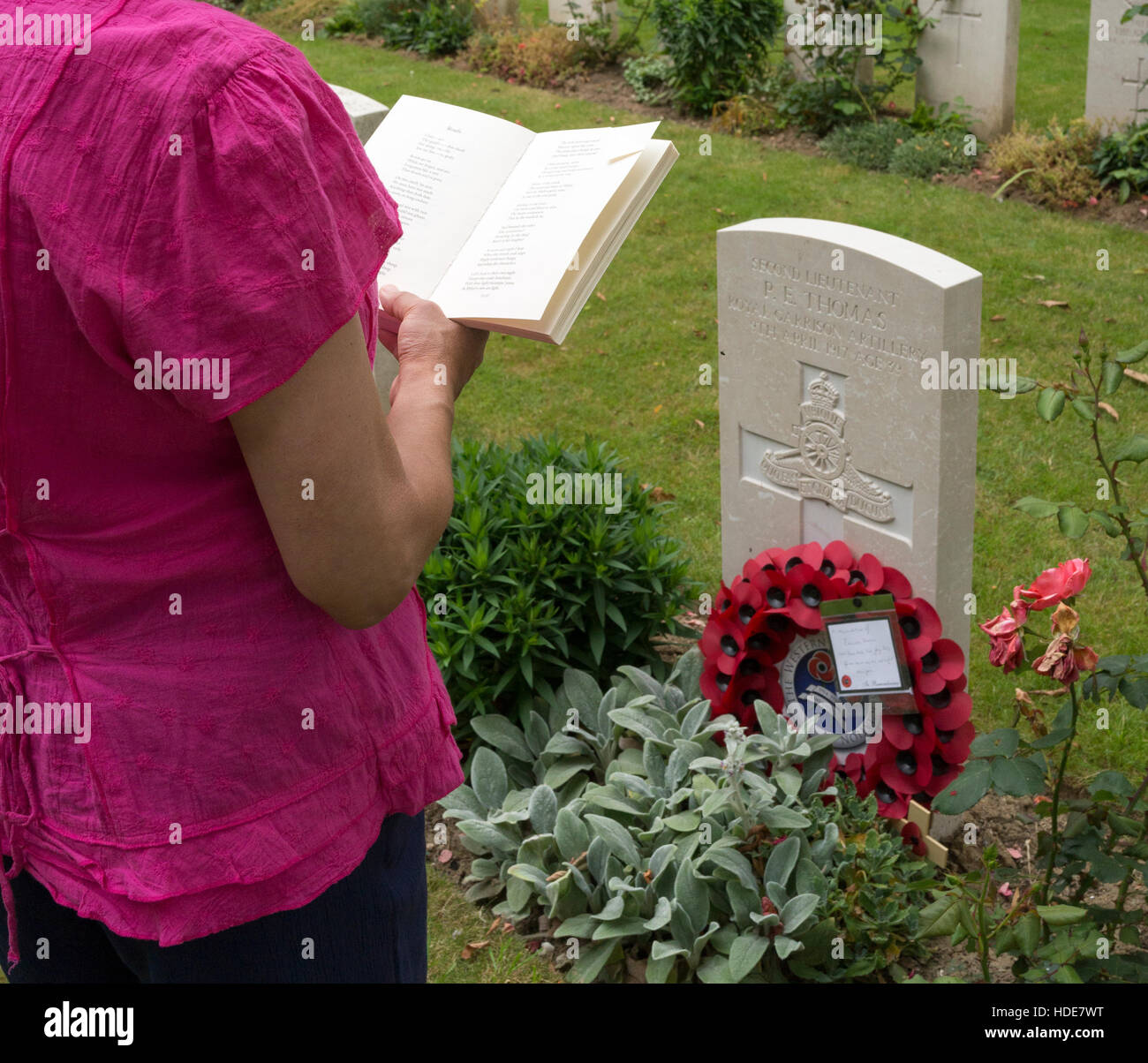 Reading his poetry at the grave of the poet Edward Thomas killed in ...