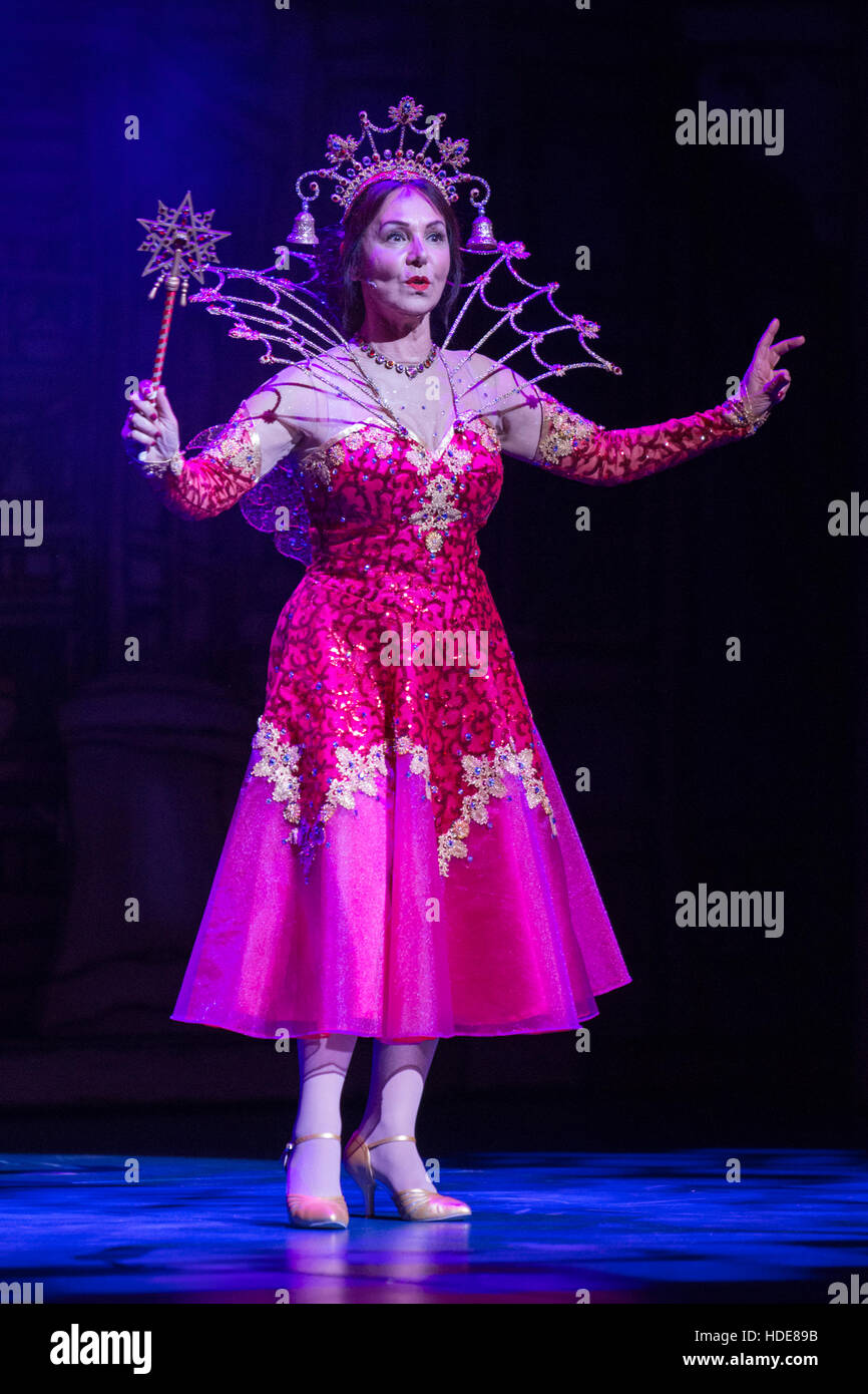 Arlene Phillips as Fairy Bowbells. Dress rehearsal of the Christmas ...