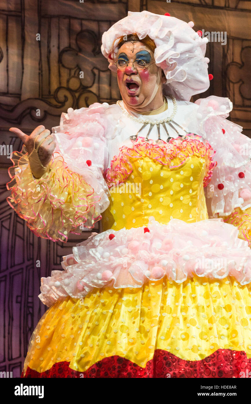 Dress rehearsal of the Christmas panto Dick Whittington at the New ...