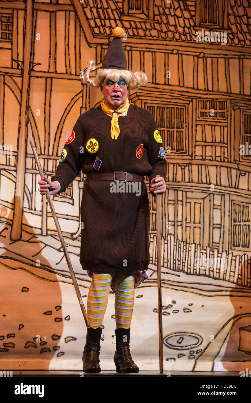 Dress rehearsal of the Christmas panto Dick Whittington at the New ...