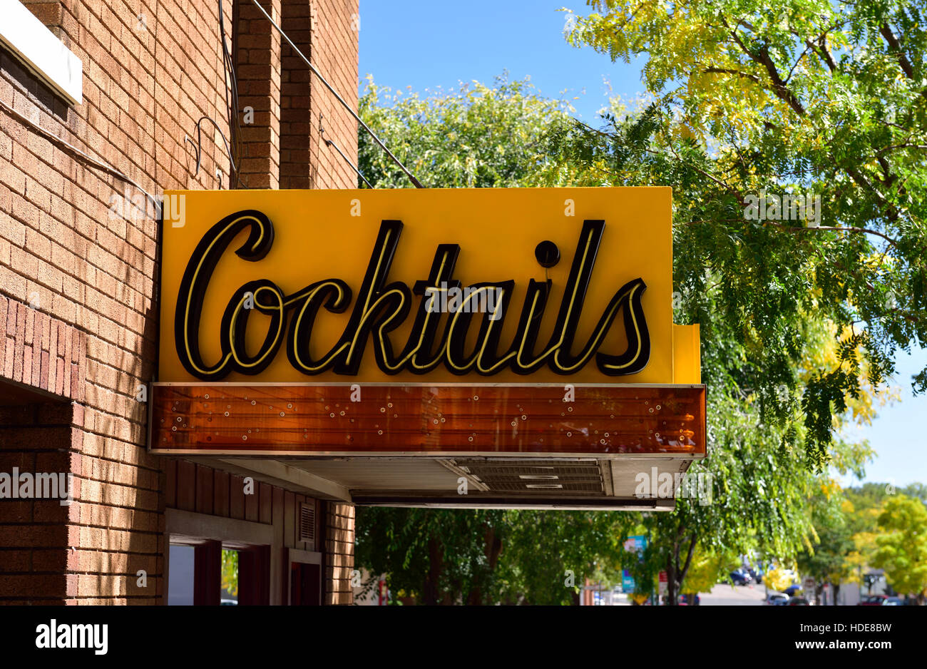 Vintage cocktail bar sign hi-res stock photography and images - Alamy