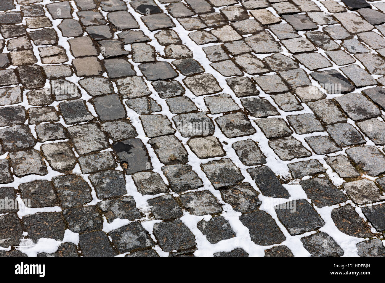 cobblestone granite sidewalk surface pattern with snow in winter Stock ...