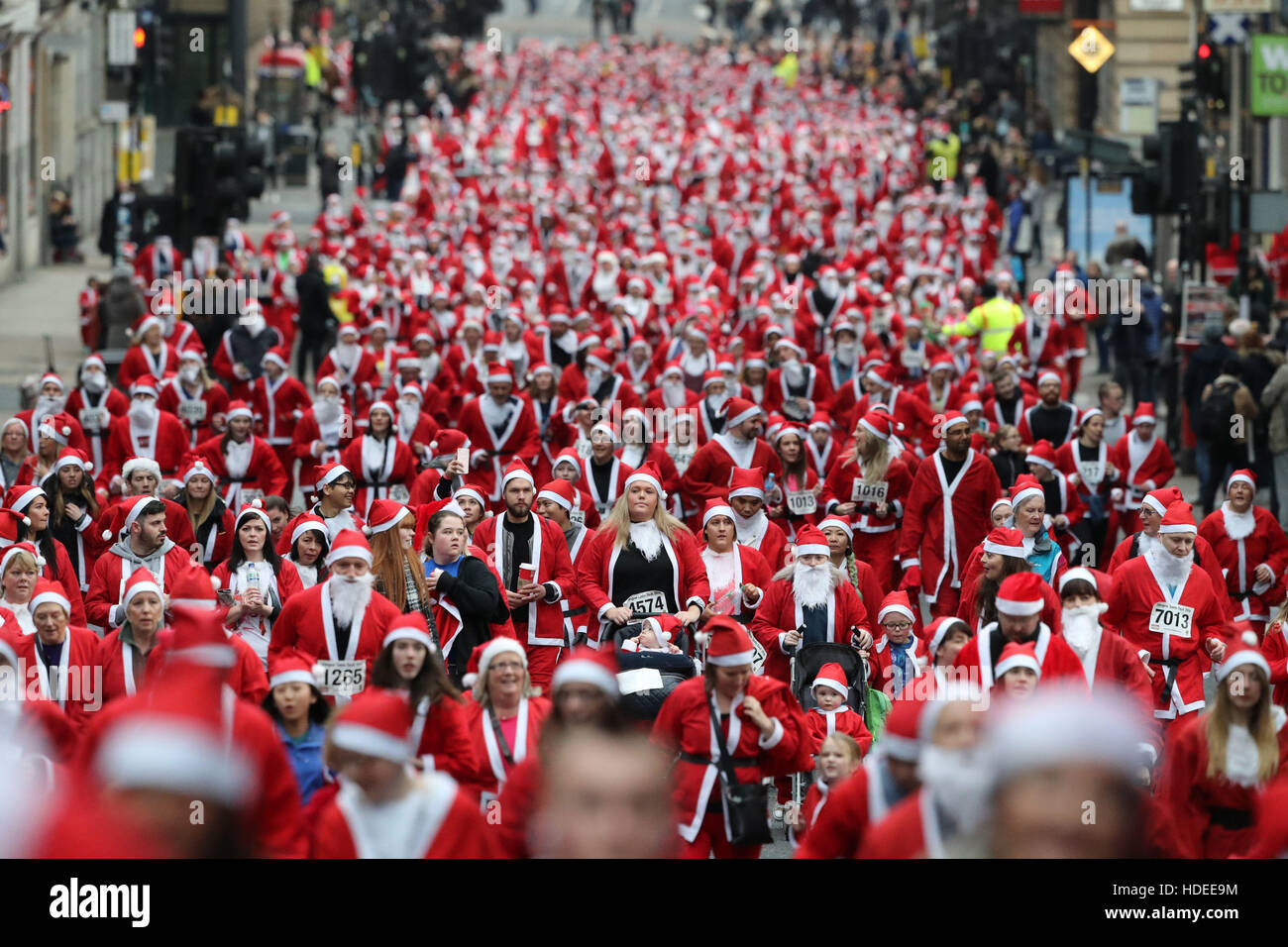 Thousands of runners in Santa costumes take part in the Glasgow Santa ...
