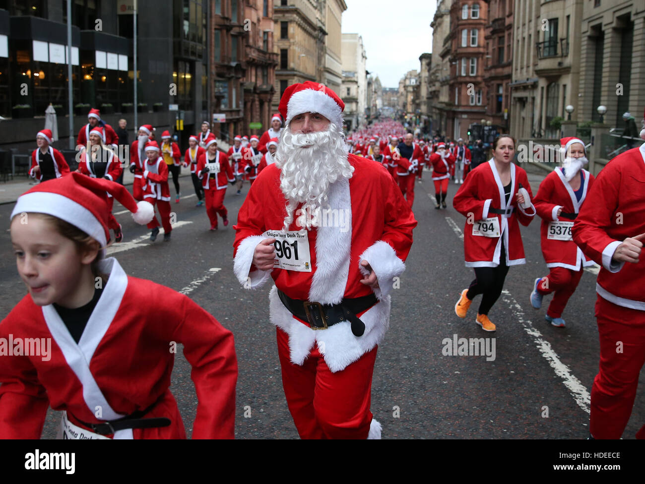 Runners in Santa costumes take part in the Glasgow Santa Dash to raise ...