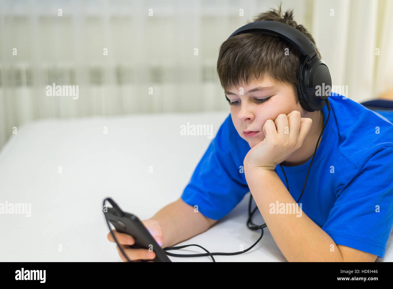 Teenager using cell phone playing hi-res stock photography and images ...