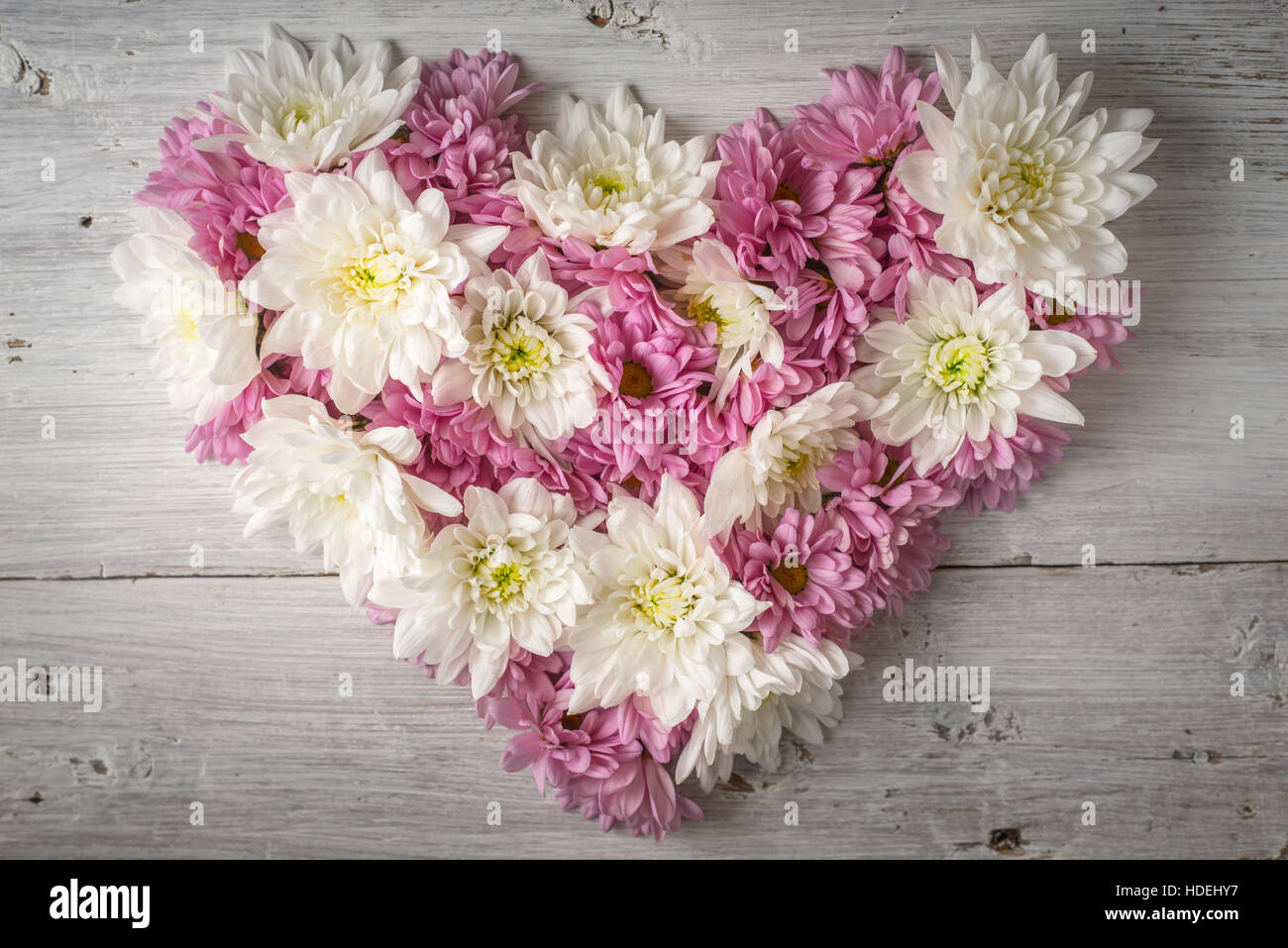 Heart made of flowers hi-res stock photography and images - Alamy