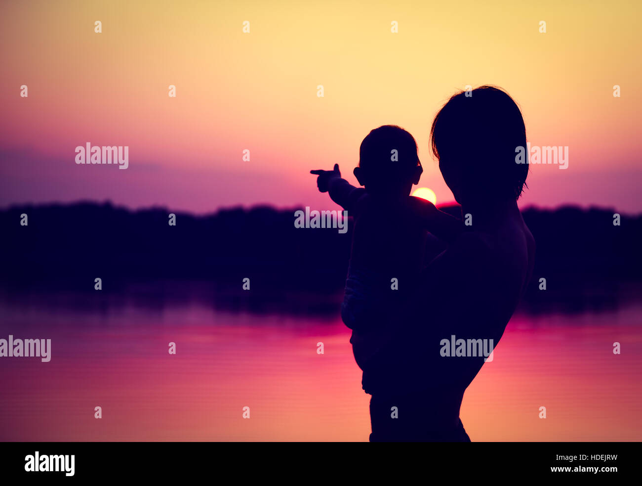 Child watching sunset hi-res stock photography and images - Alamy