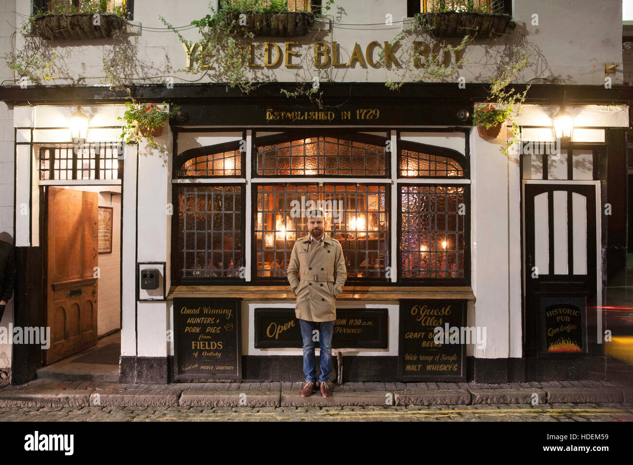 The black boy pub hi-res stock photography and images - Alamy