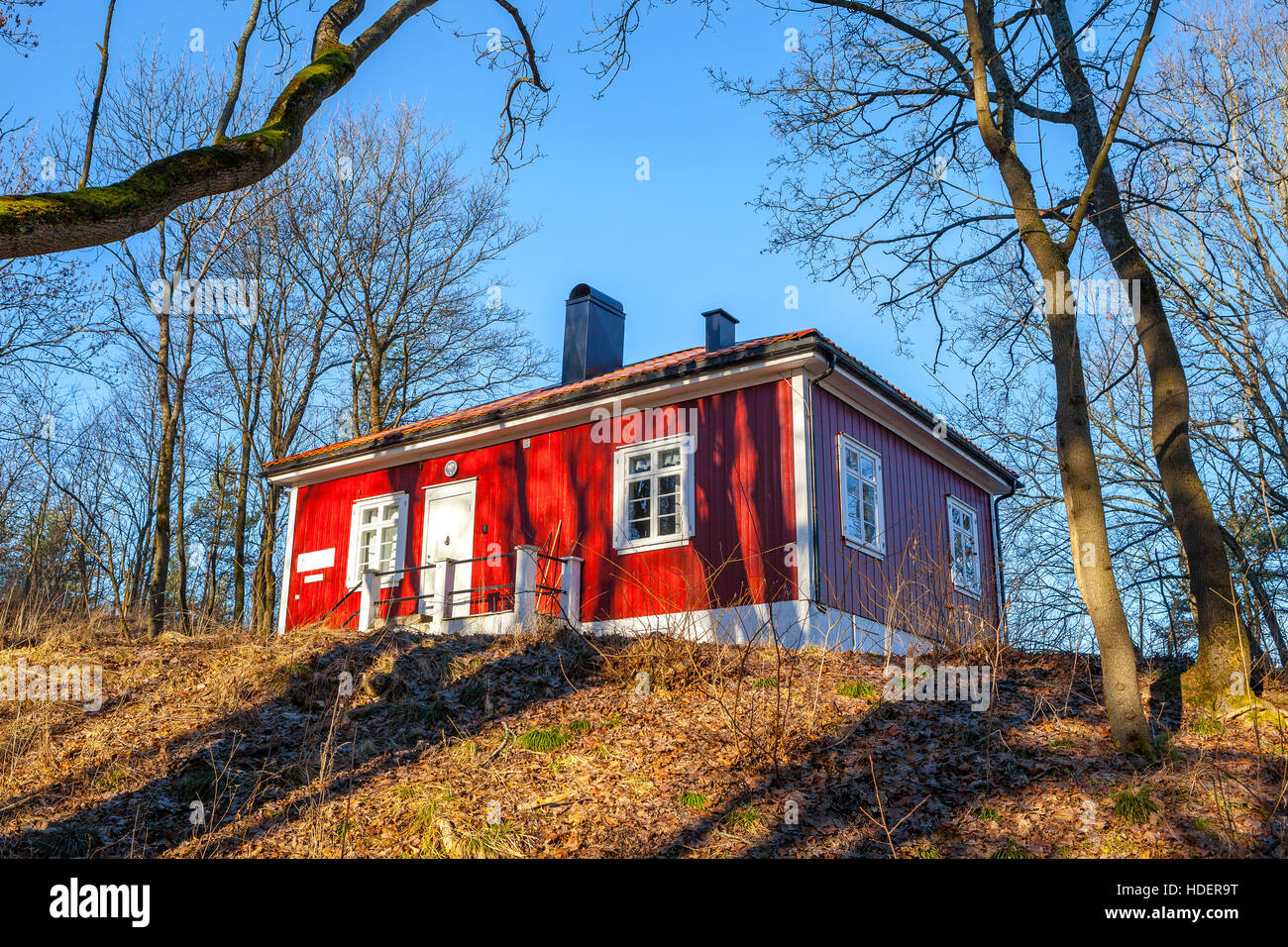 Red norwegian wooden house hi-res stock photography and images - Alamy