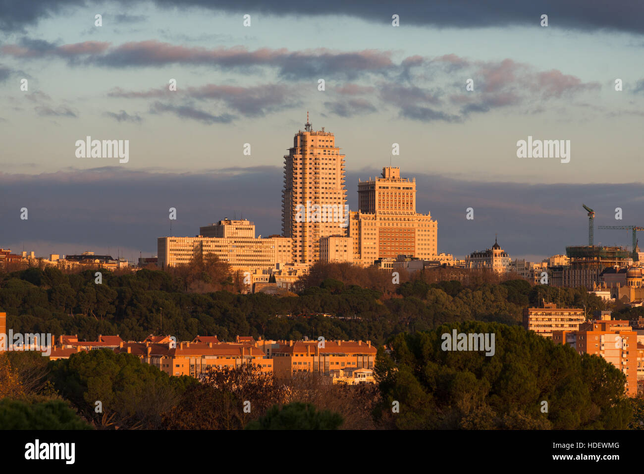 Madrid skyline at sunset hi-res stock photography and images - Alamy