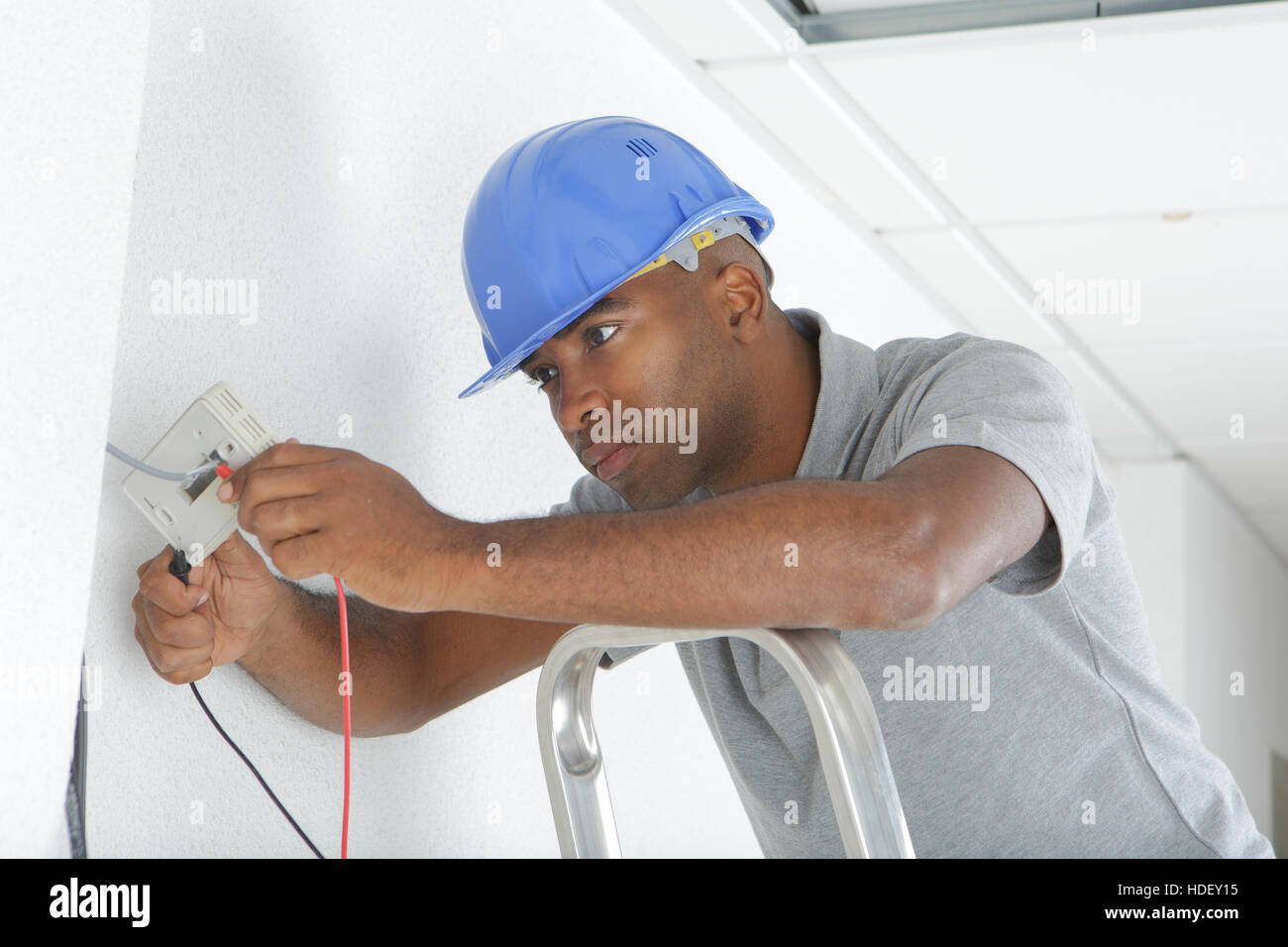 Wire installment hi-res stock photography and images - Alamy