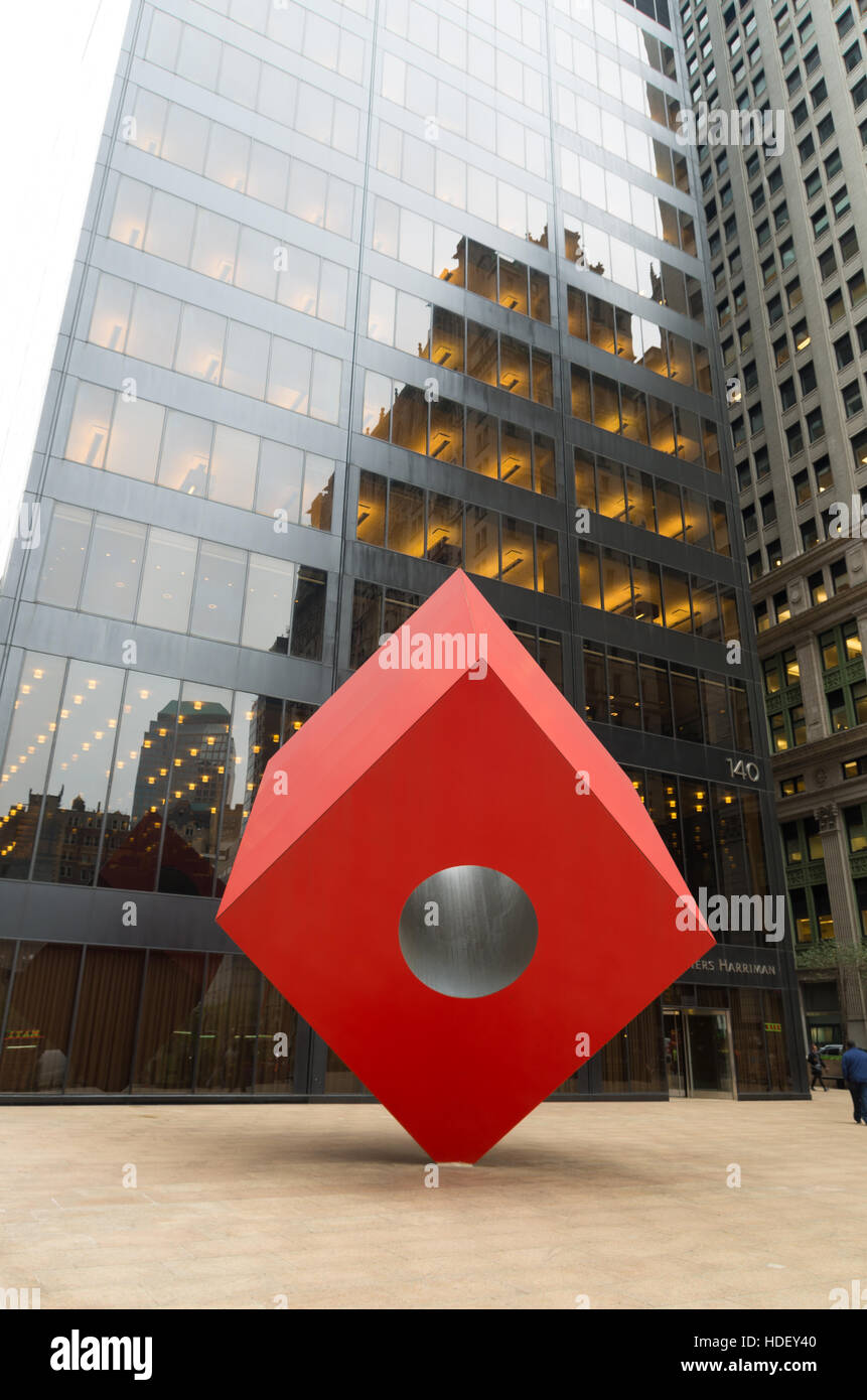 Red cube in new york city hi-res stock photography and images - Alamy