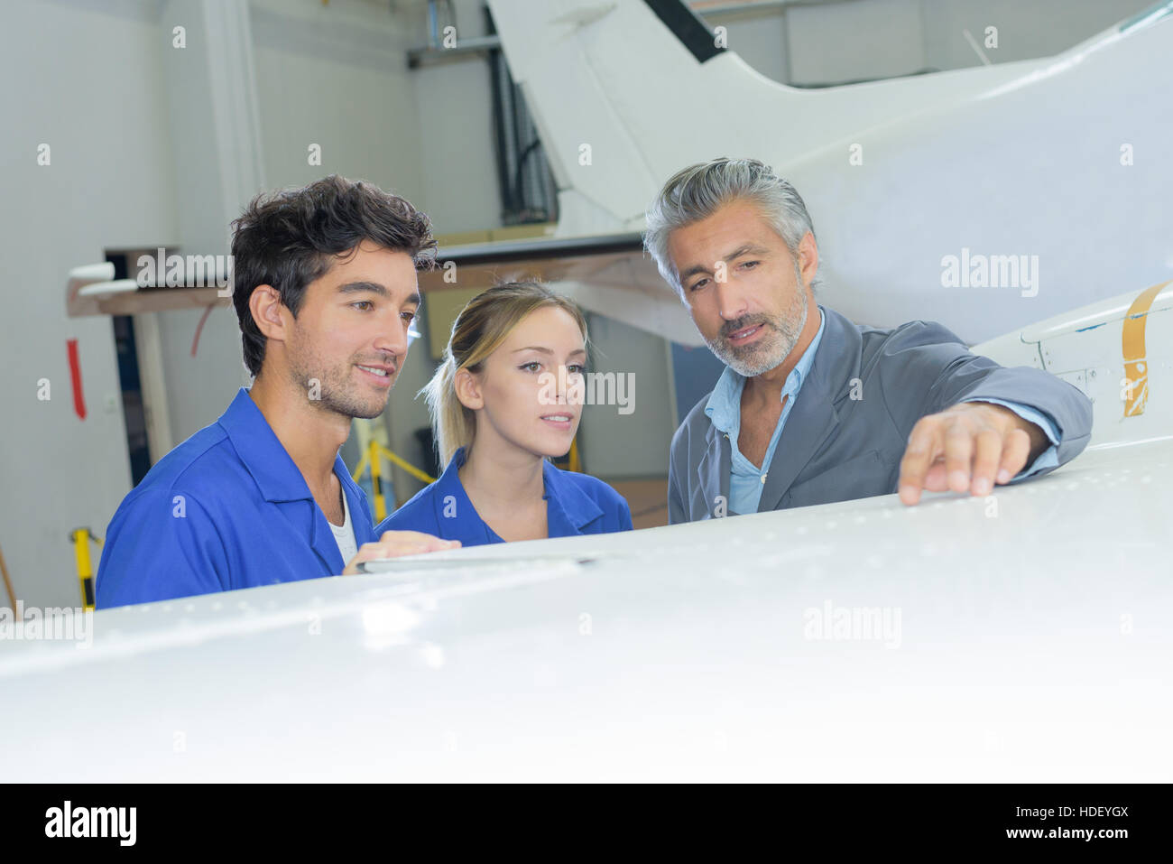 Students looking at wing of aircraft Stock Photo - Alamy