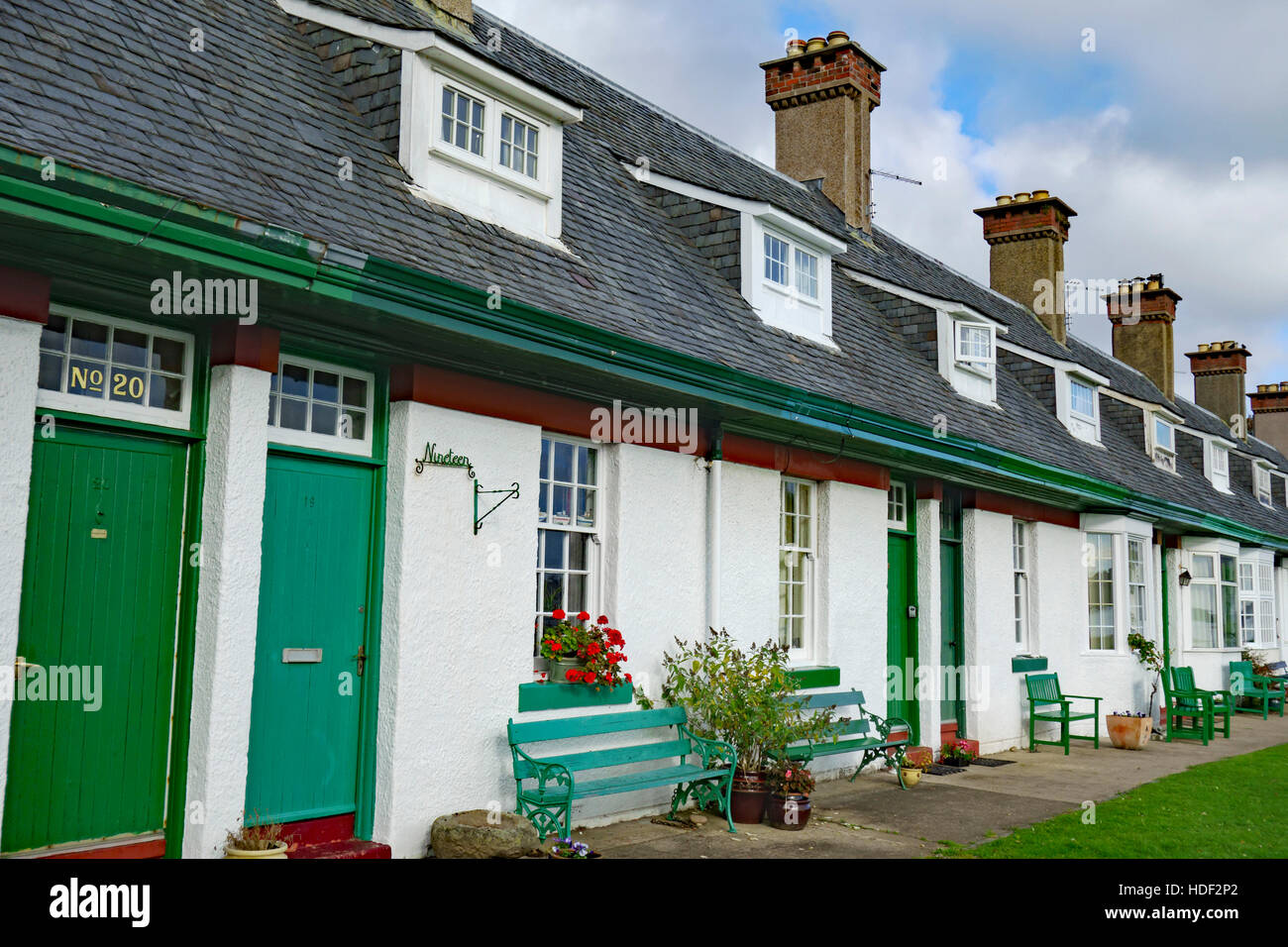 Scottish terrace houses hi-res stock photography and images - Alamy