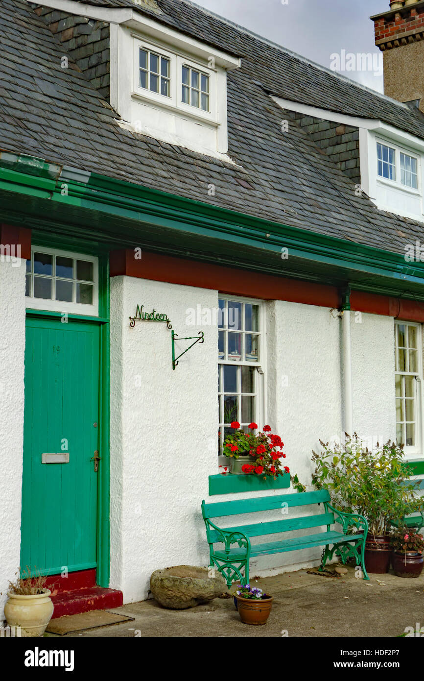 Scottish terrace houses hi-res stock photography and images - Alamy