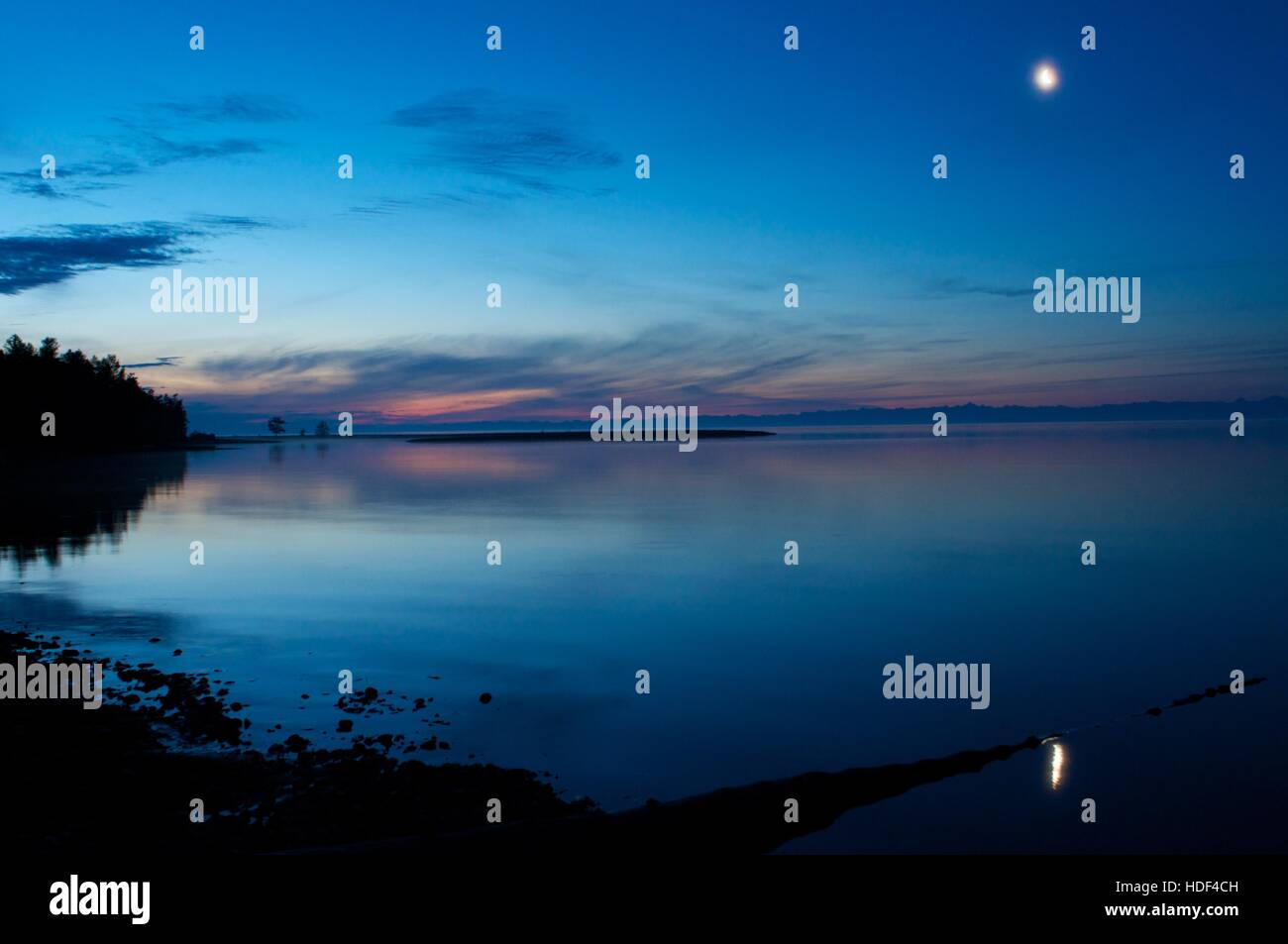 Moonrise over lake hi-res stock photography and images - Alamy