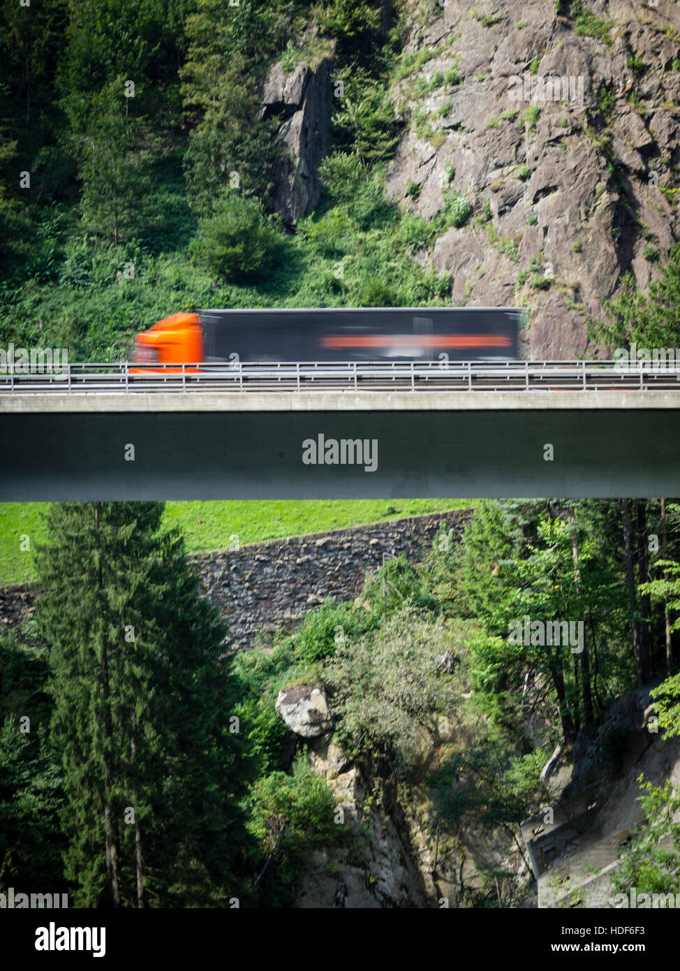 Car driving through bridge hi-res stock photography and images - Alamy