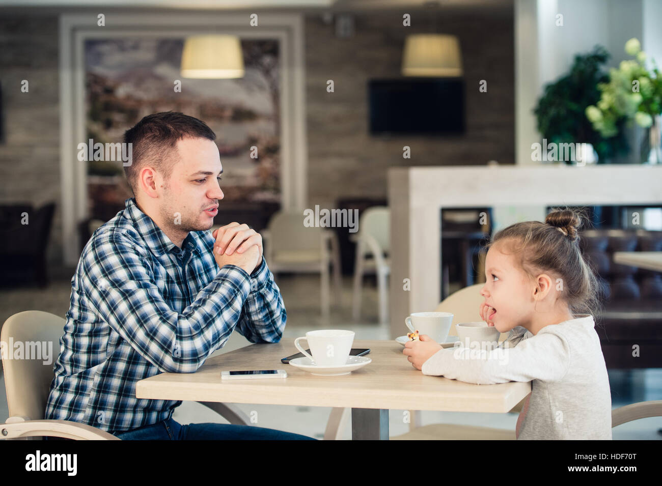 Two people talking sad and happy hi-res stock photography and images ...