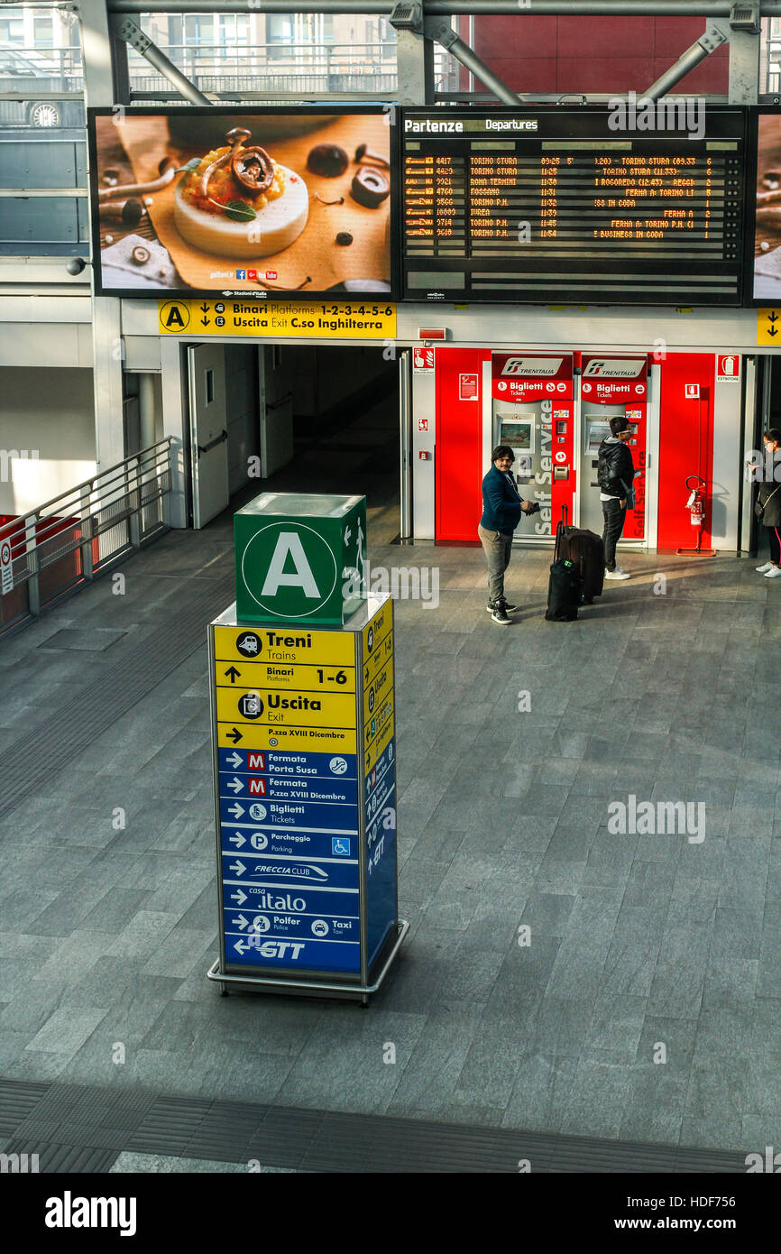 Tabellone orari treno hi-res stock photography and images - Alamy