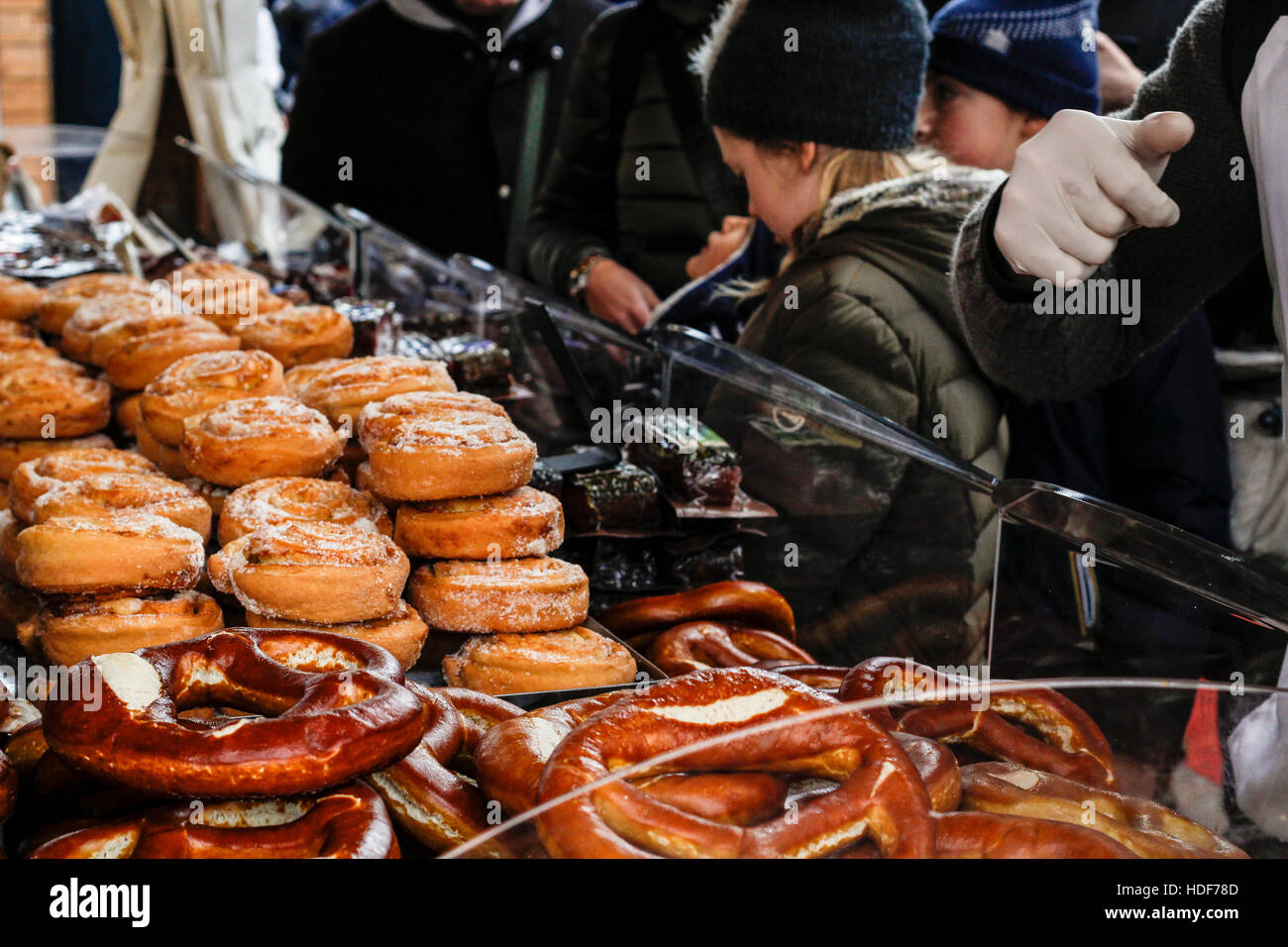 Children with sweets hi-res stock photography and images - Alamy