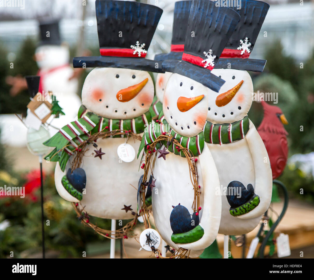 Snowman decorations hi-res stock photography and images - Alamy