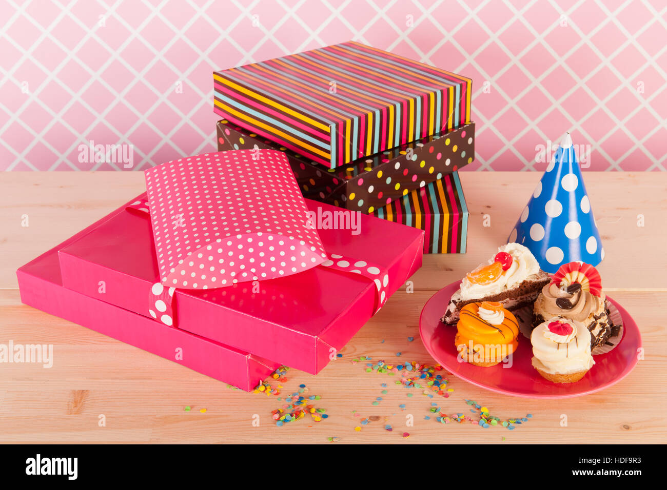 Birthday party with present and confetti Stock Photo - Alamy