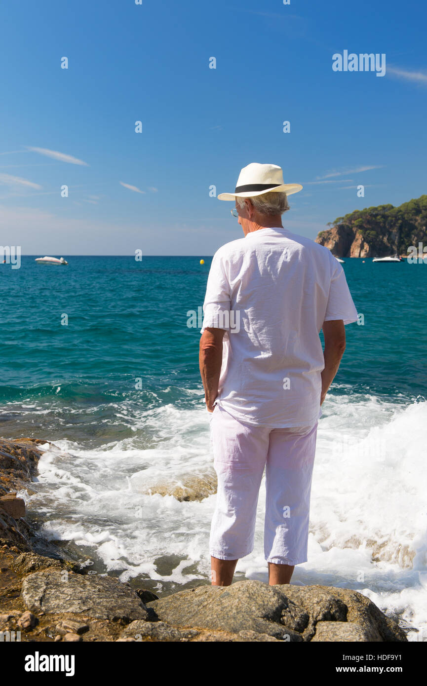 Man in white suit at the beach looking at the sea Stock Photo - Alamy