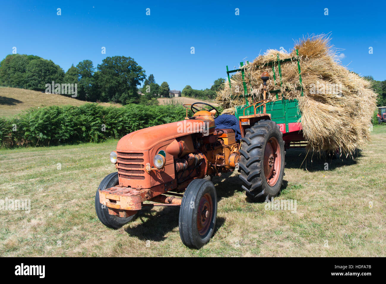 Vintage tractor and trailer with grain Stock Photo - Alamy